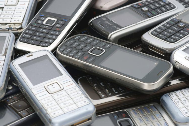 A History of Mobile Technology – From Brick Phones to Breakneck Data ...